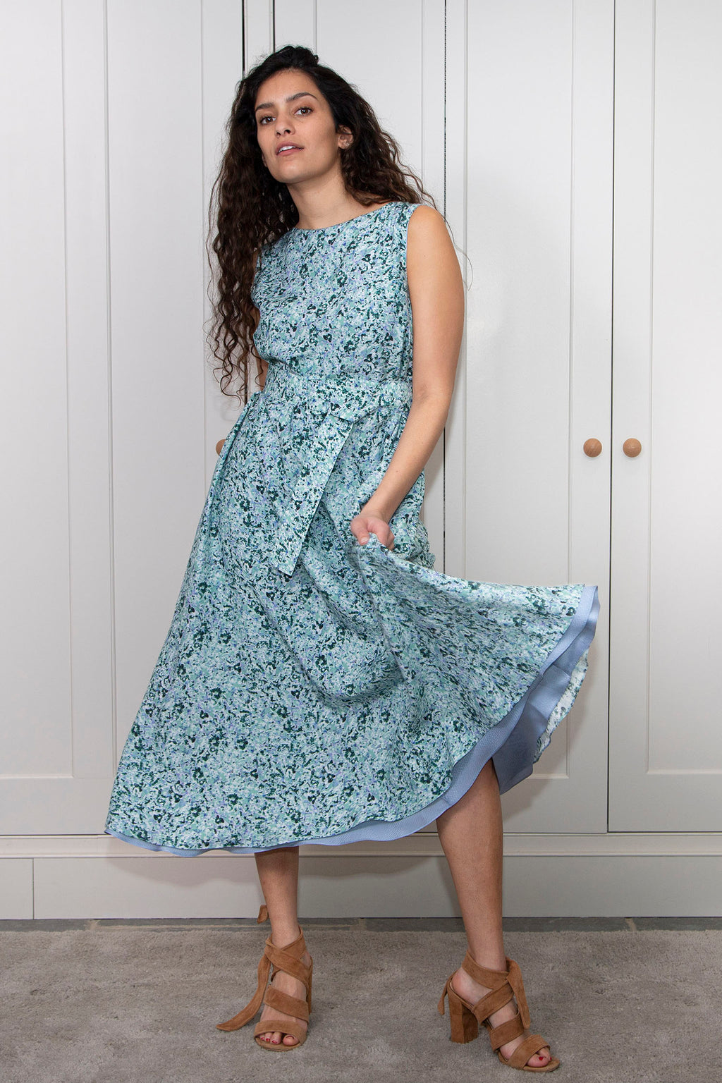 Reversible Tabitha Dress Lawn Magic/Dusty Blue – Isabel Manns